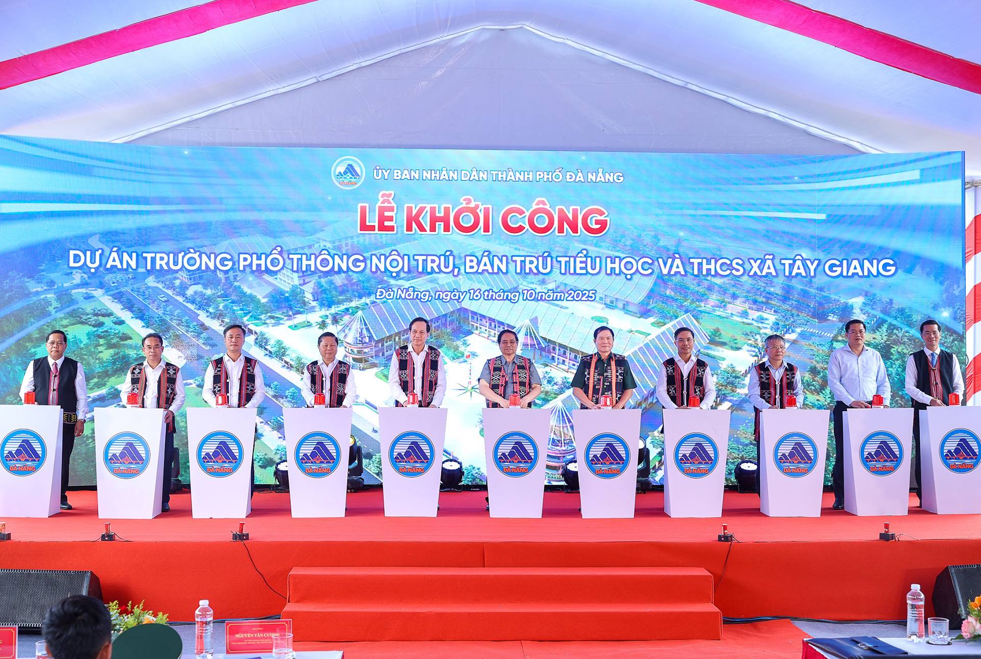 Thủ tướng Phạm Minh Chính dự khởi công trường nội trú liên cấp tại xã biên giới Tây Giang ở Đà Nẵng